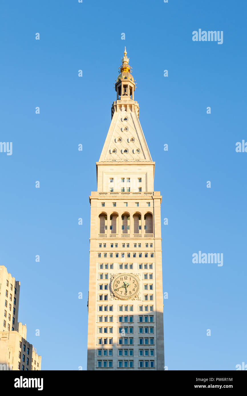 Clock tower of the metropolitan life insurance company building hi-res ...
