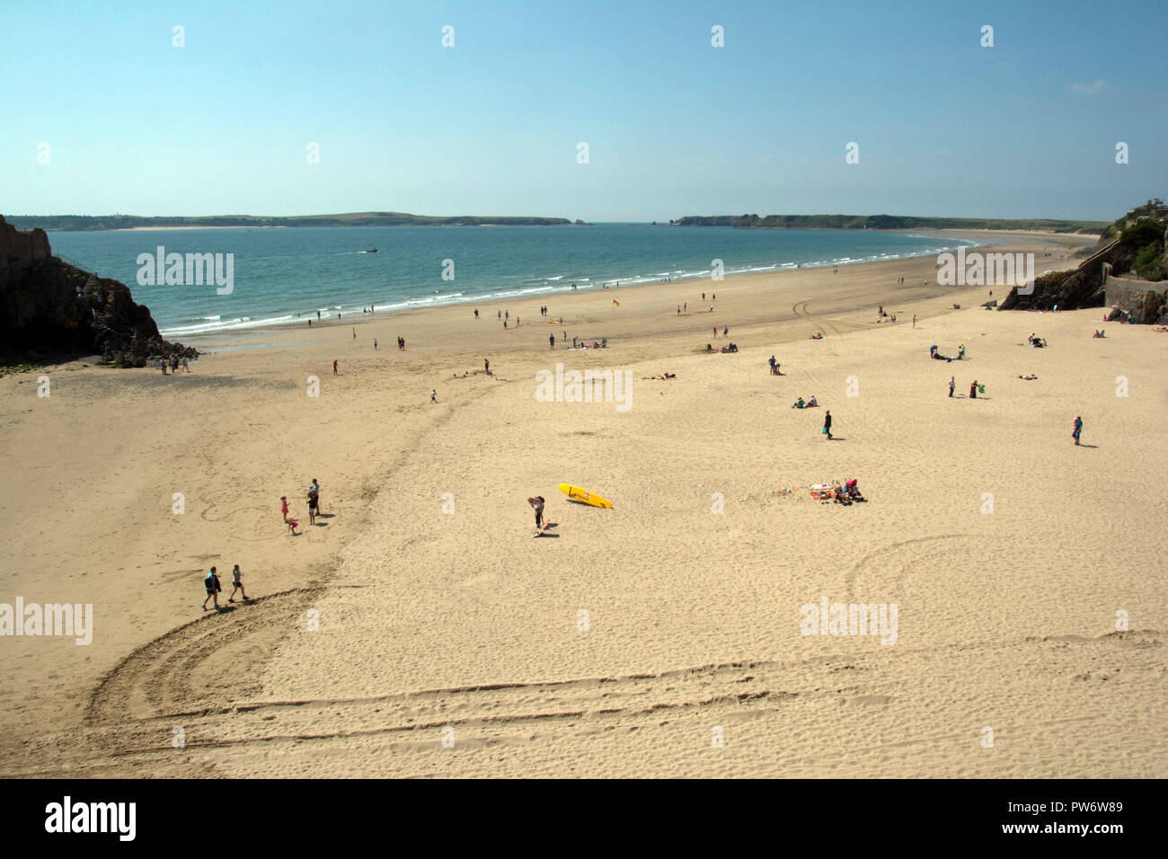 PEMBROKESHIRE; TENBY; CASTLE BEACH Stock Photo - Alamy