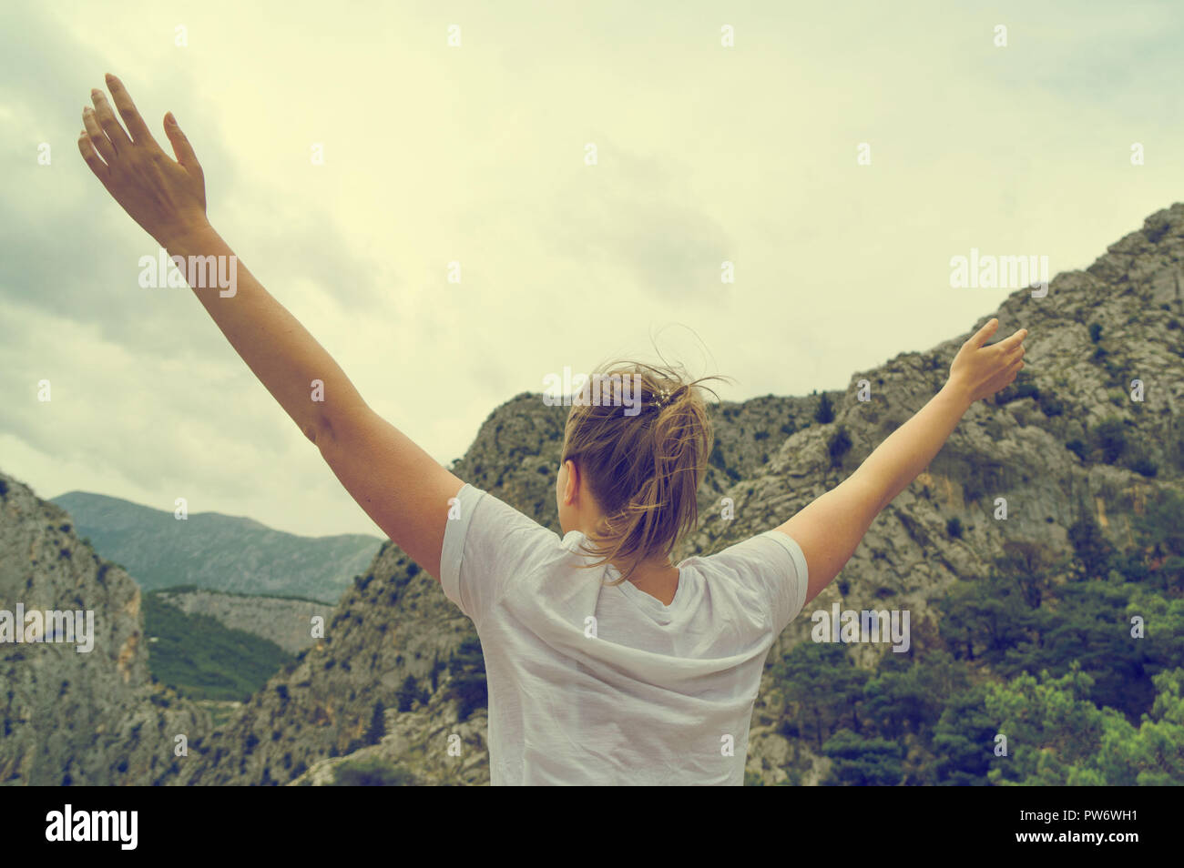 Arms wide open hi-res stock photography and images - Alamy