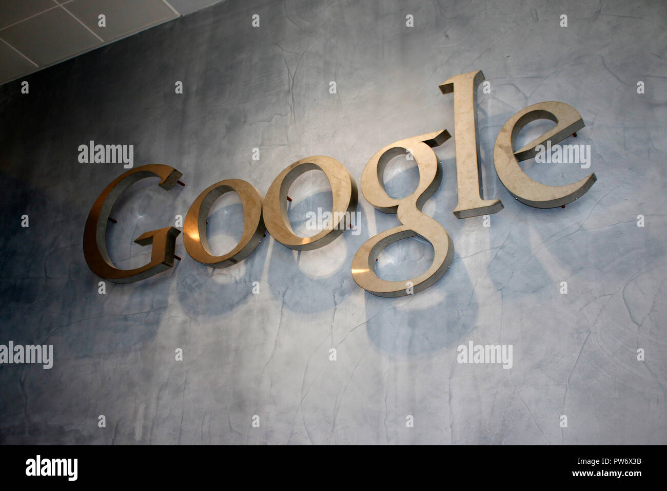 Google-Logo, Google Europa Zentrale, Docklands, Dublin, Irland/ Ireland ...