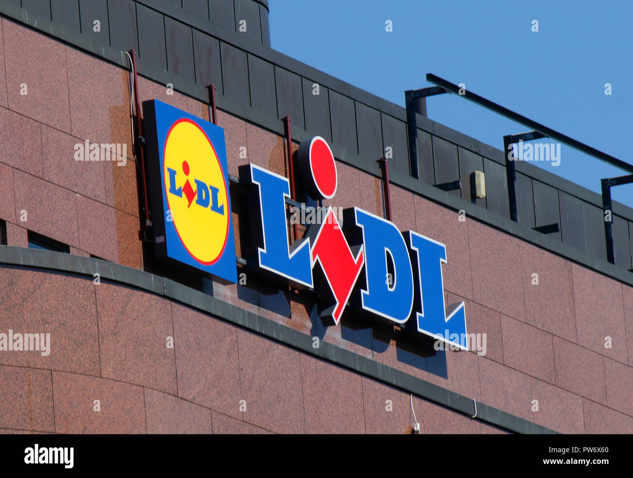 Lidl logo icon hi-res stock photography and images - Alamy