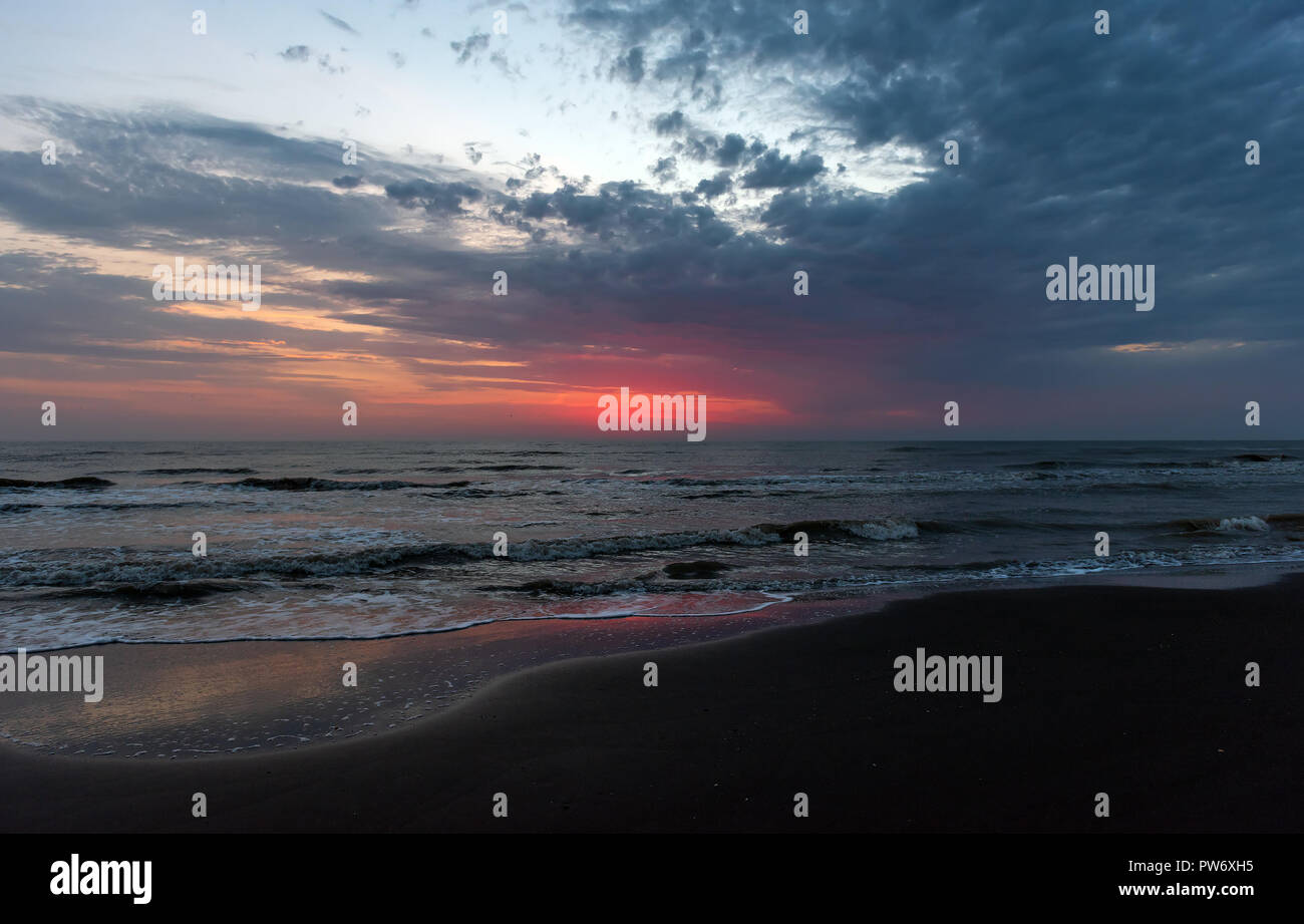 Amazing sea waves hi-res stock photography and images - Alamy