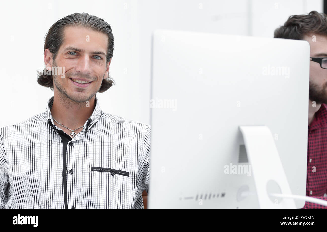 employee working on a laptop Stock Photo - Alamy