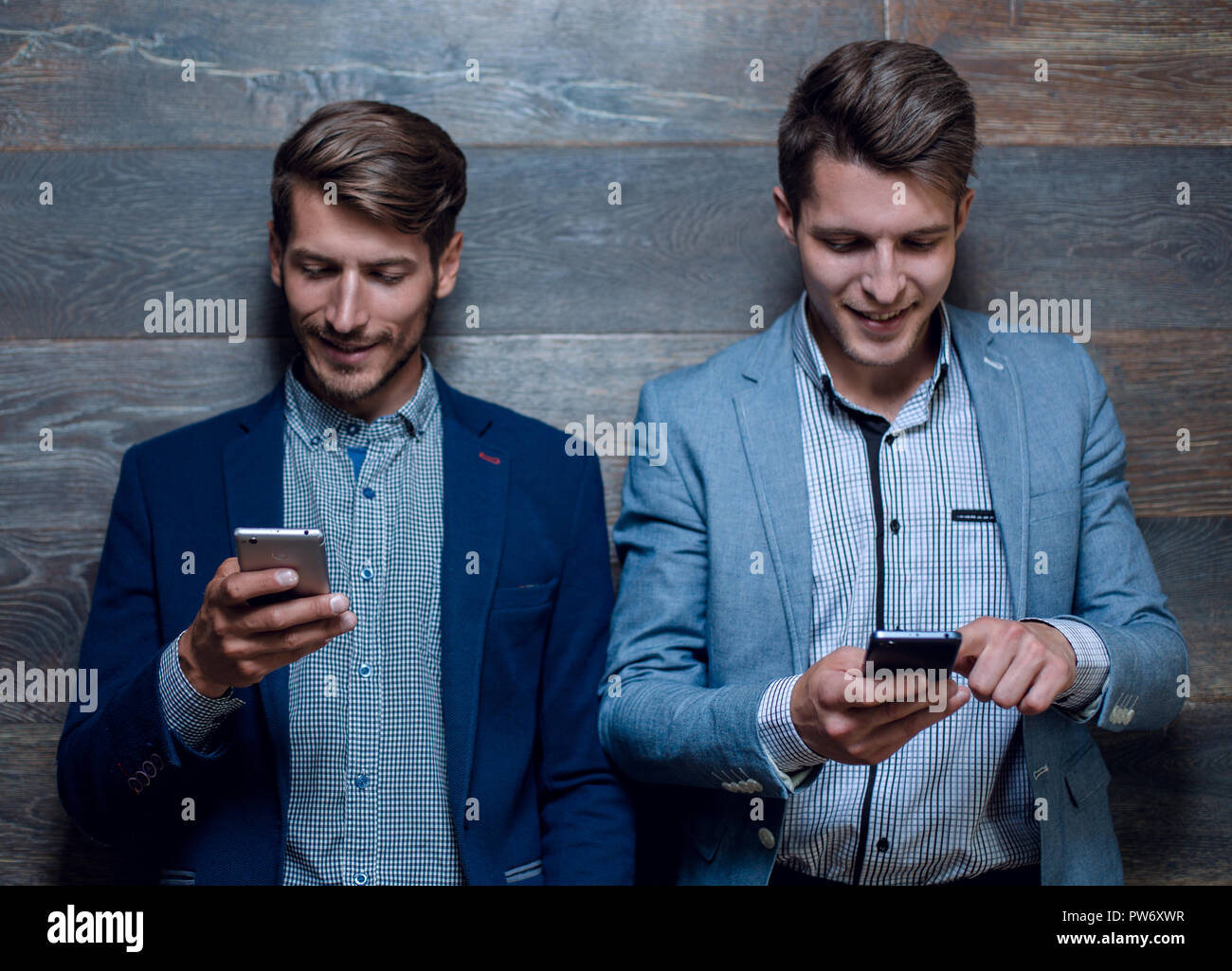young guys with phones in their hands Stock Photo - Alamy