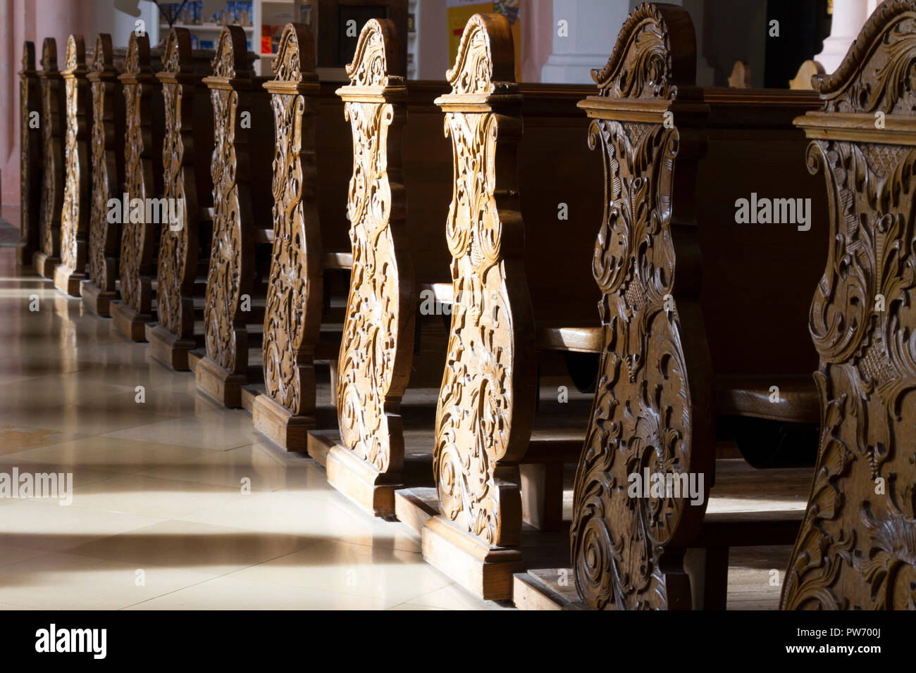 Church pews prayer hi-res stock photography and images - Alamy
