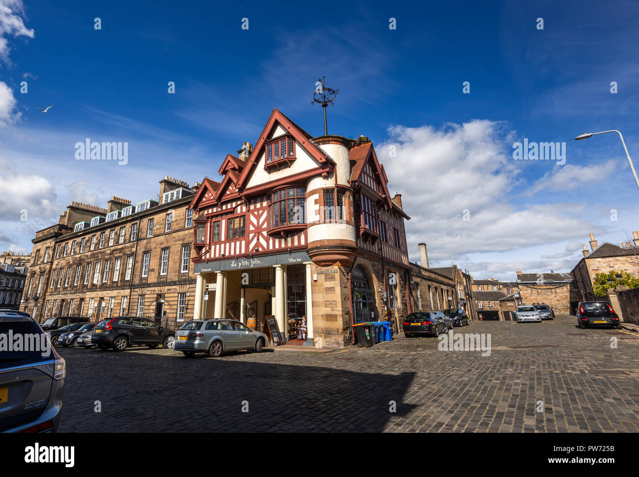 Edinburgh traditional house hi-res stock photography and images - Alamy