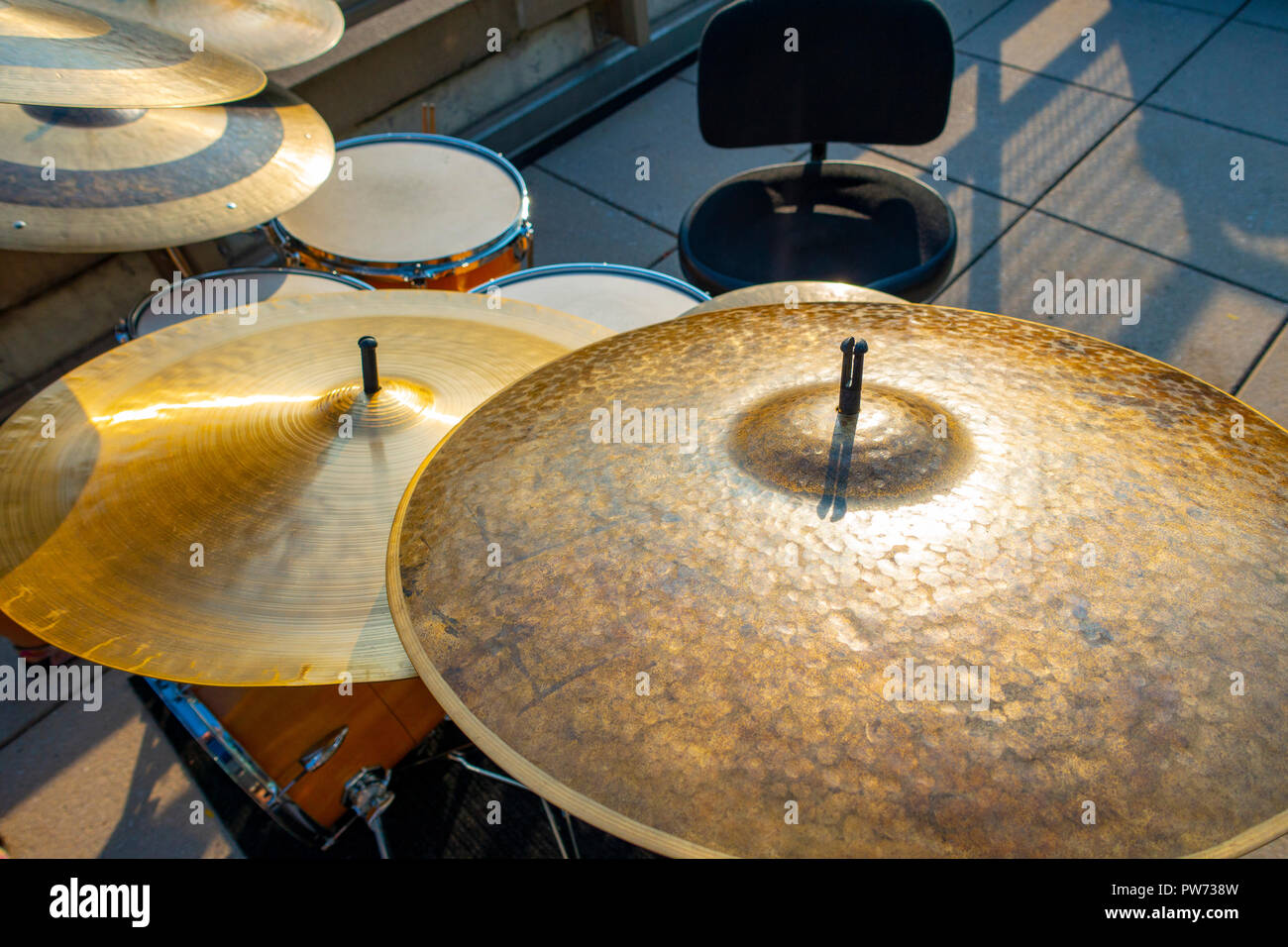 band on brake leaving an un maned drum set outside Stock Photo - Alamy