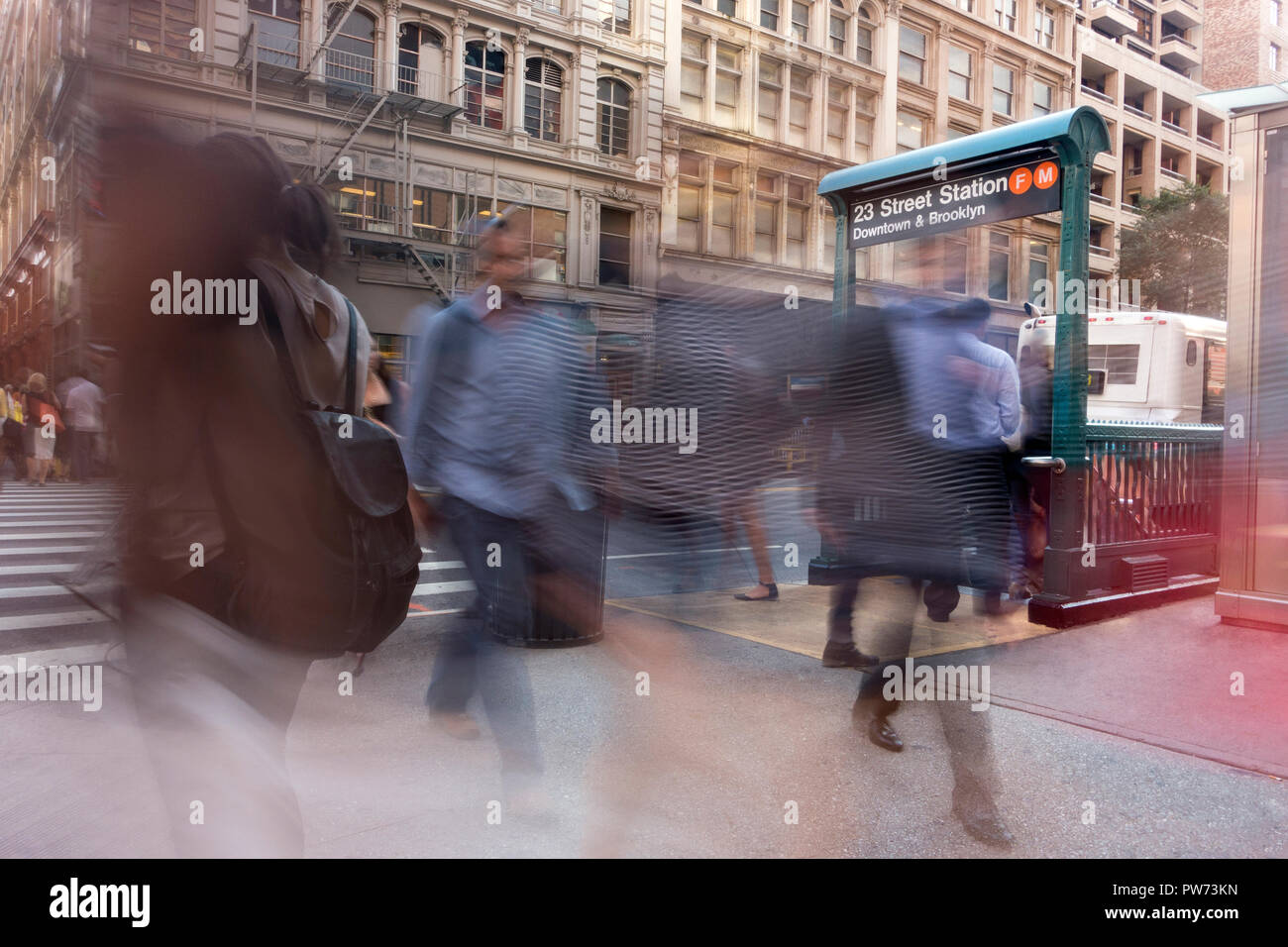 rush hour in lower manhattan new york city Stock Photo - Alamy