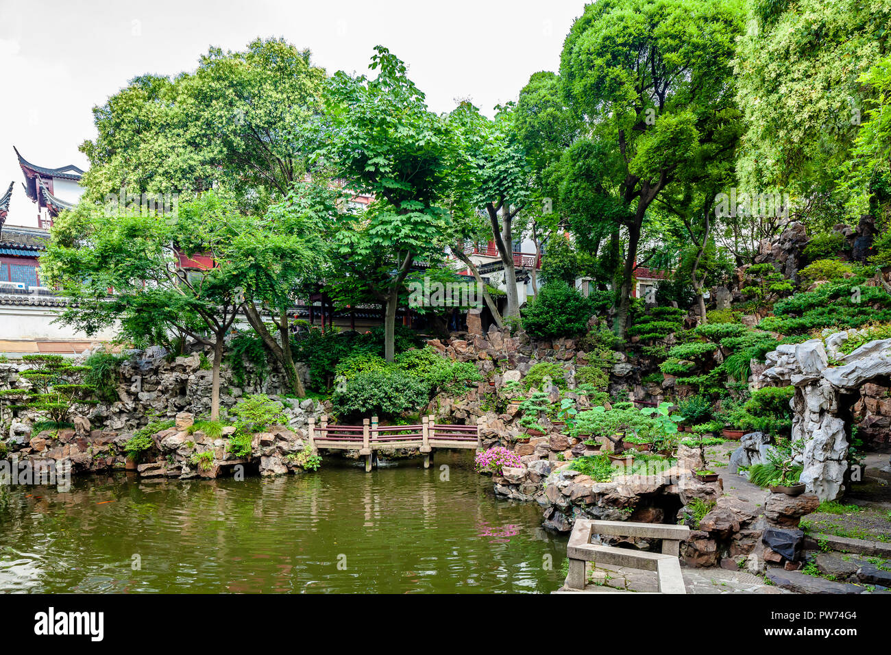 Chinese rockery hi-res stock photography and images - Alamy