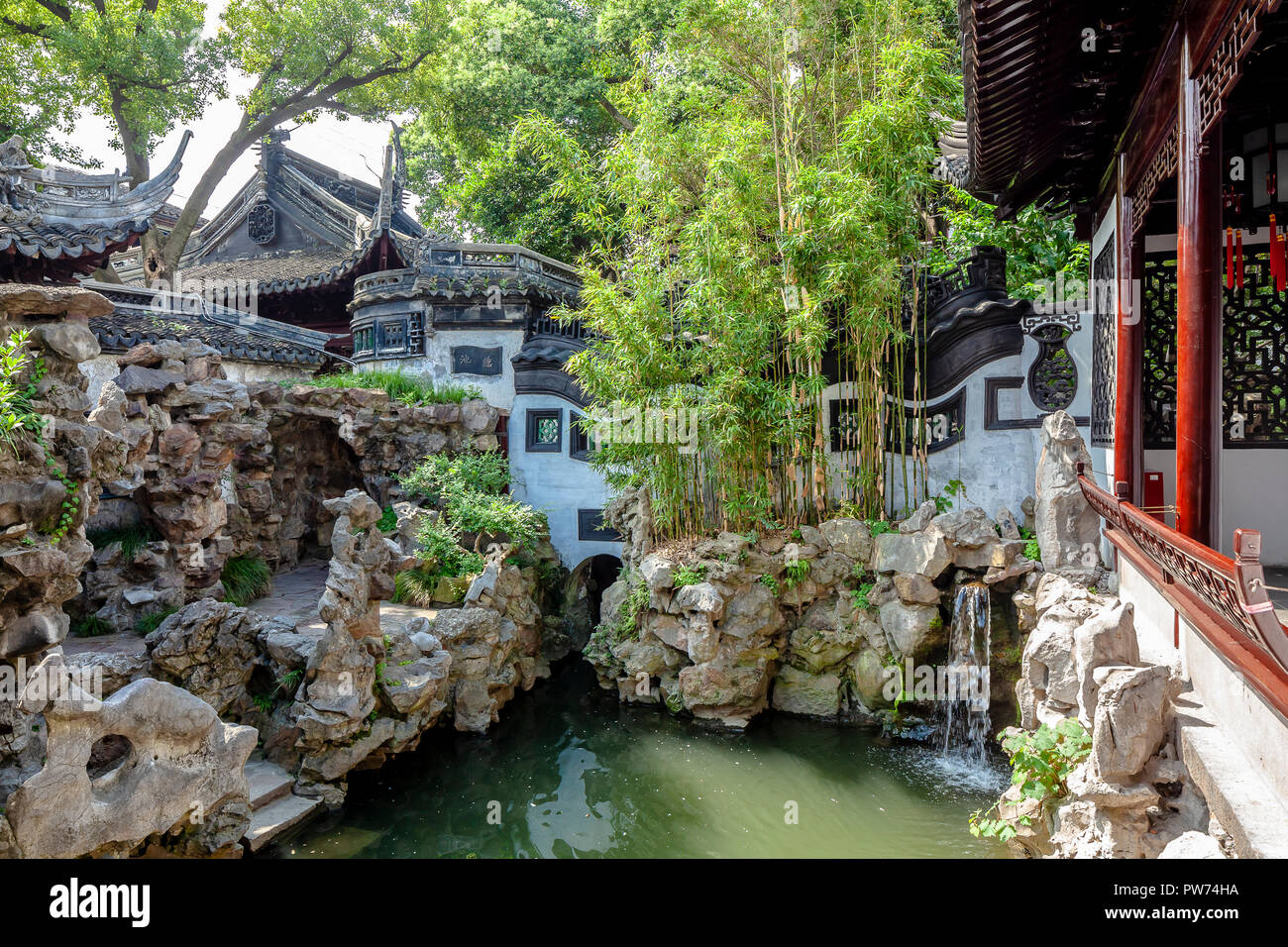 Chinese rockery hi-res stock photography and images - Alamy