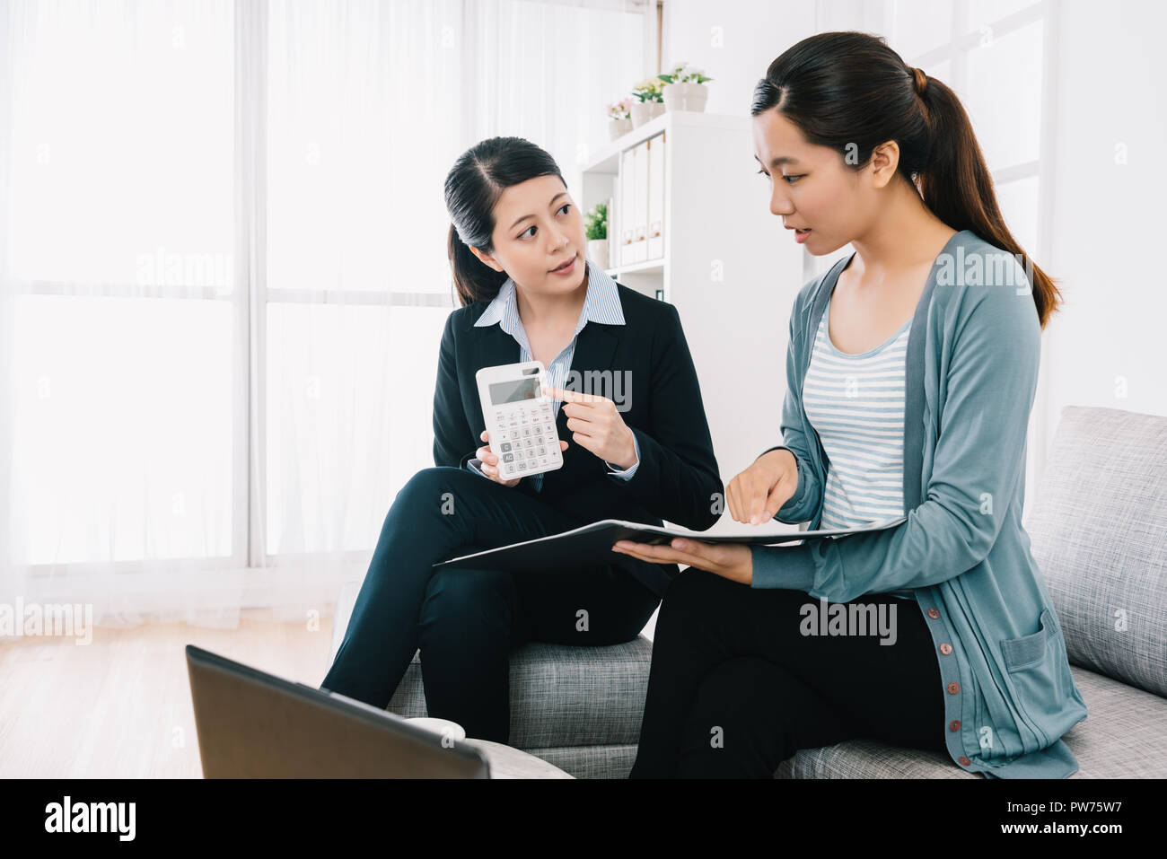 Insurance advisor hi-res stock photography and images - Alamy
