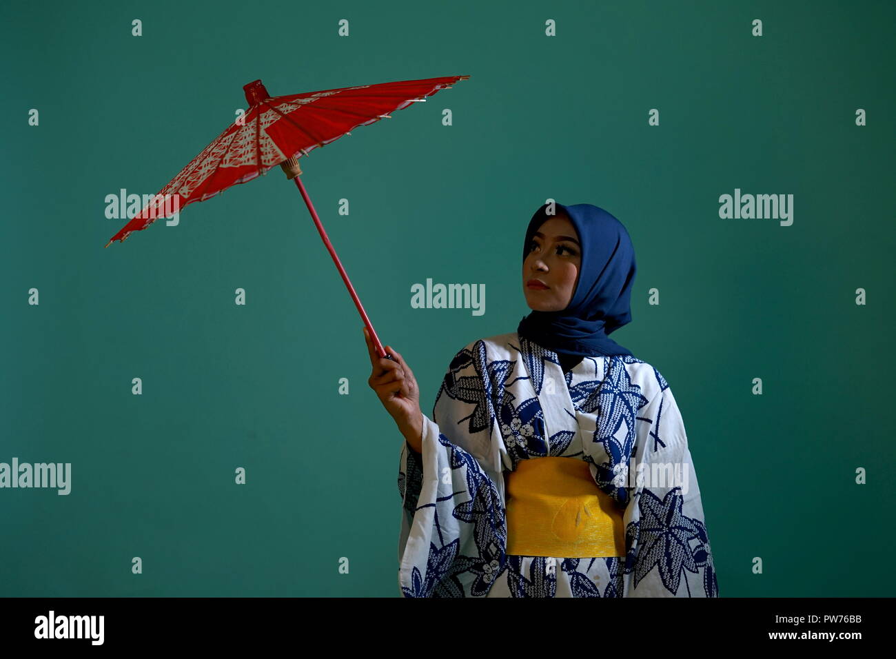 Young Japanese Muslim Girl in Kimono with umbrella Stock Photo - Alamy