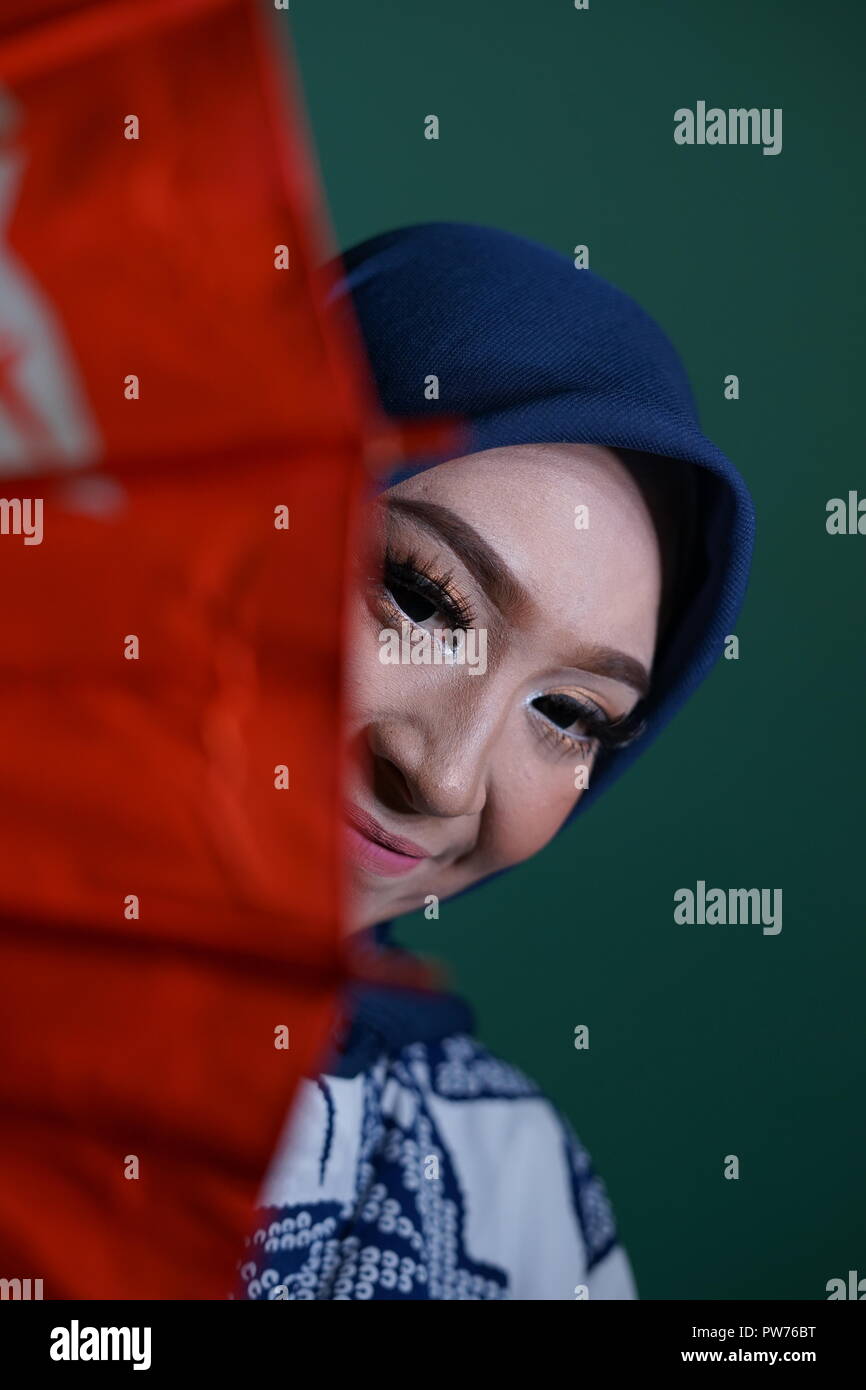 Young Japanese Muslim Girl in Kimono with umbrella Stock Photo - Alamy