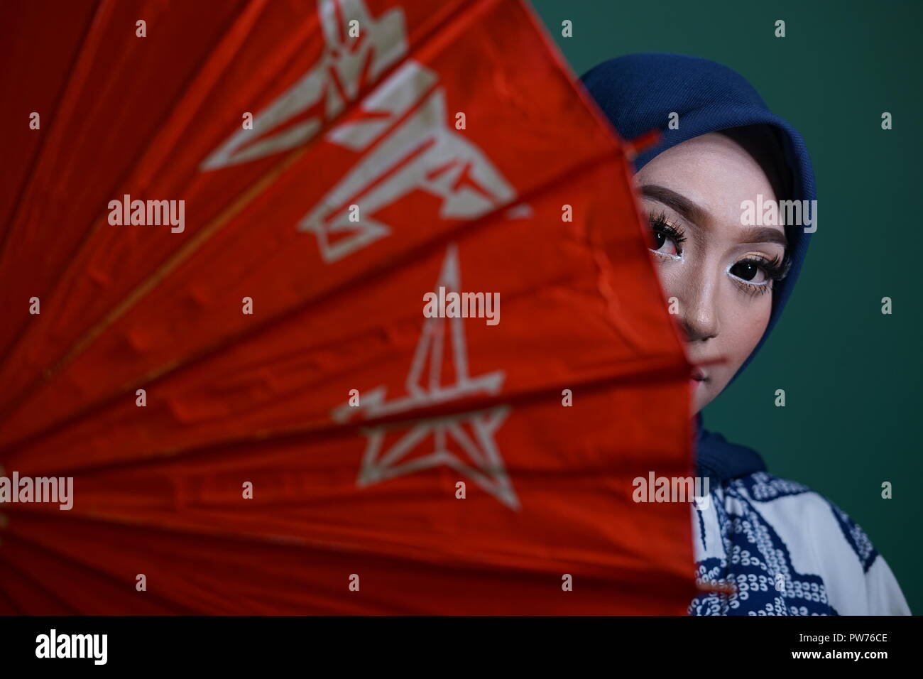 Young Japanese Muslim Girl in Kimono with umbrella Stock Photo - Alamy
