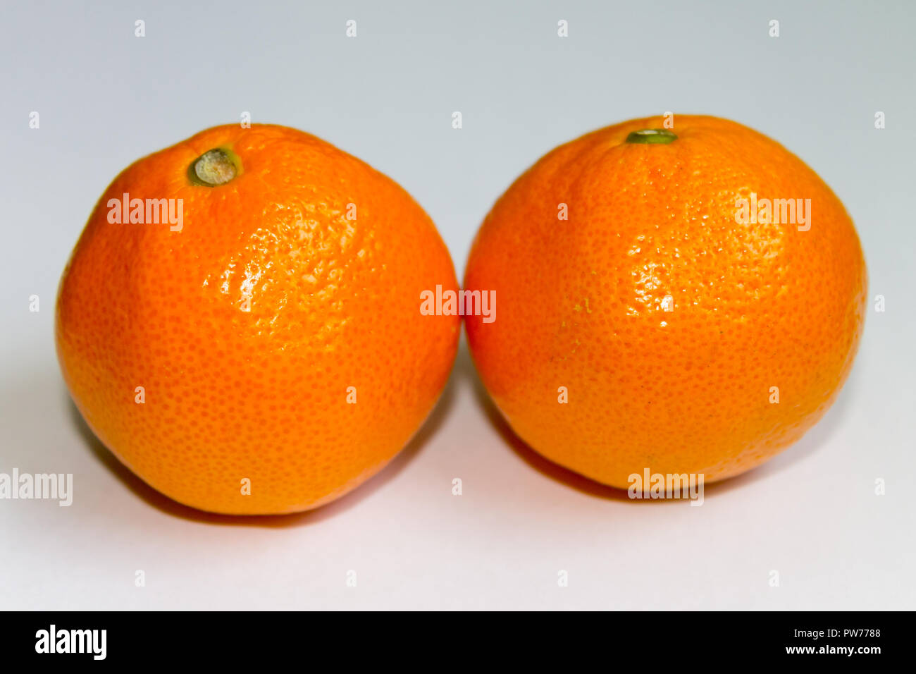 Isolated tangerines hi-res stock photography and images - Alamy