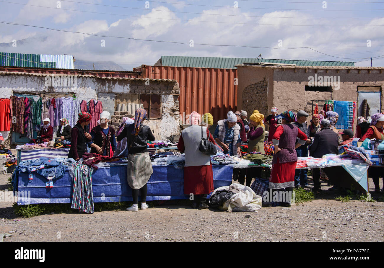 Traditional clothing bazaars hi-res stock photography and images - Alamy