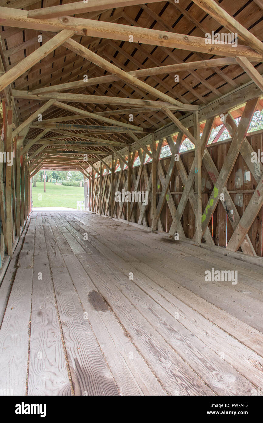Lattice truss bridge hi-res stock photography and images - Alamy