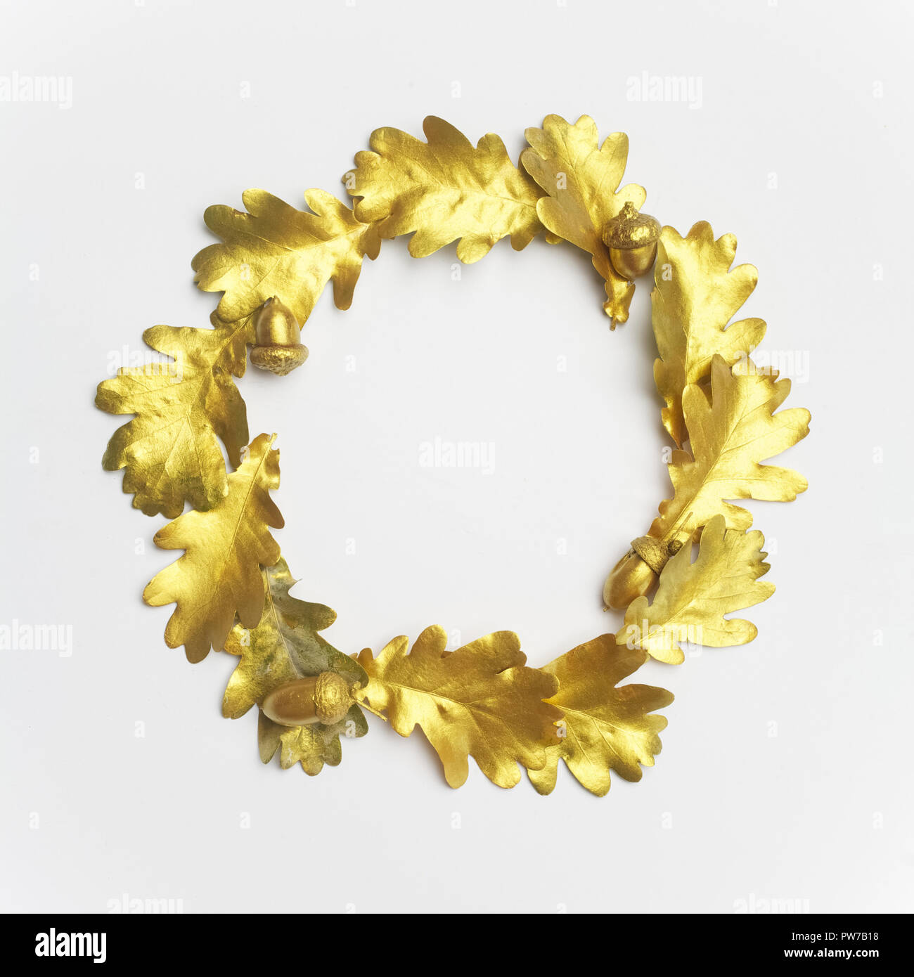 Golden circle leaf hi-res stock photography and images - Alamy