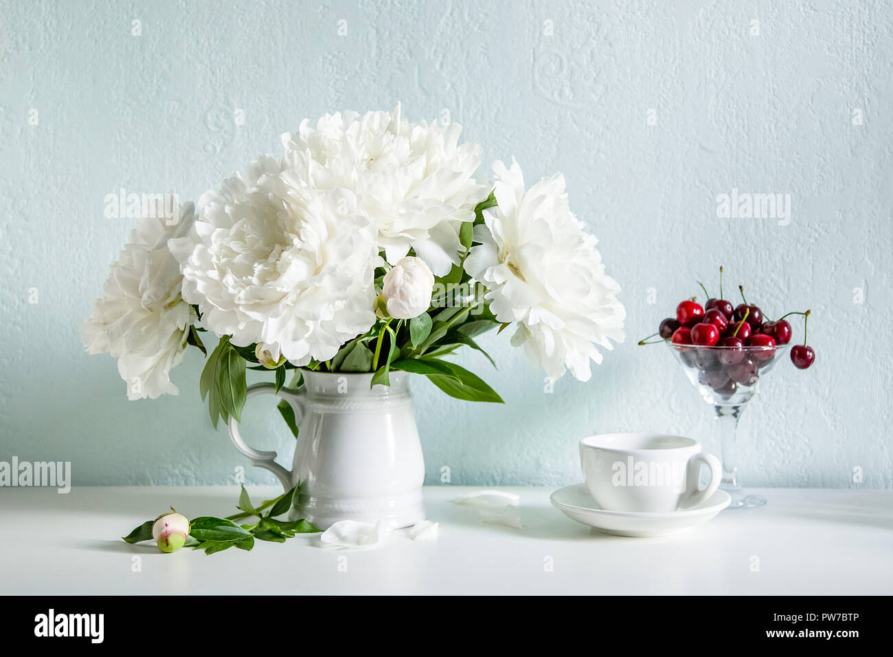 Plateful hi-res stock photography and images - Alamy