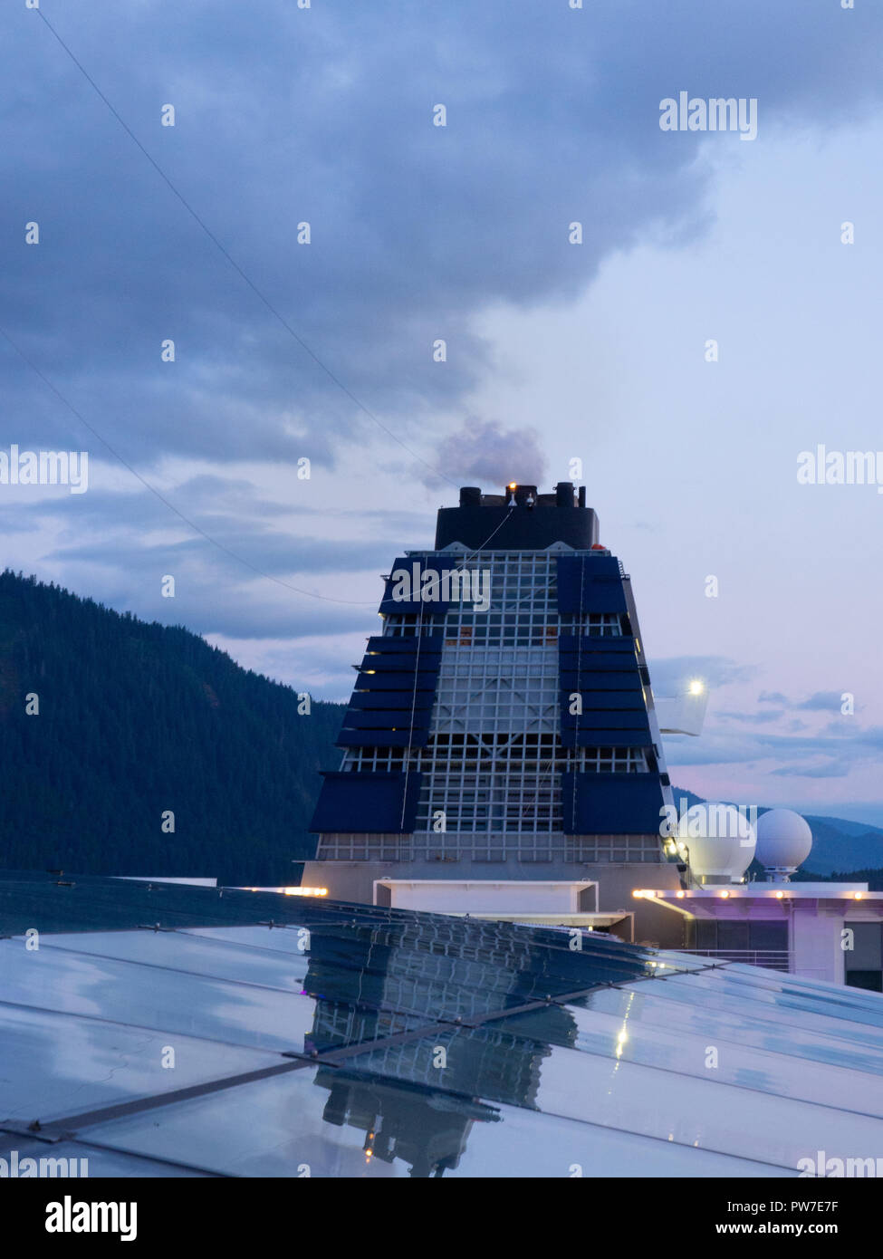 Ship stack hi-res stock photography and images - Alamy