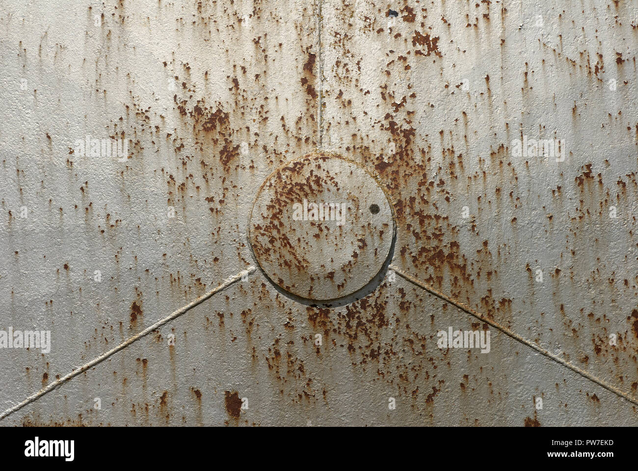 Texture of an old weathered rusted container tank Stock Photo - Alamy