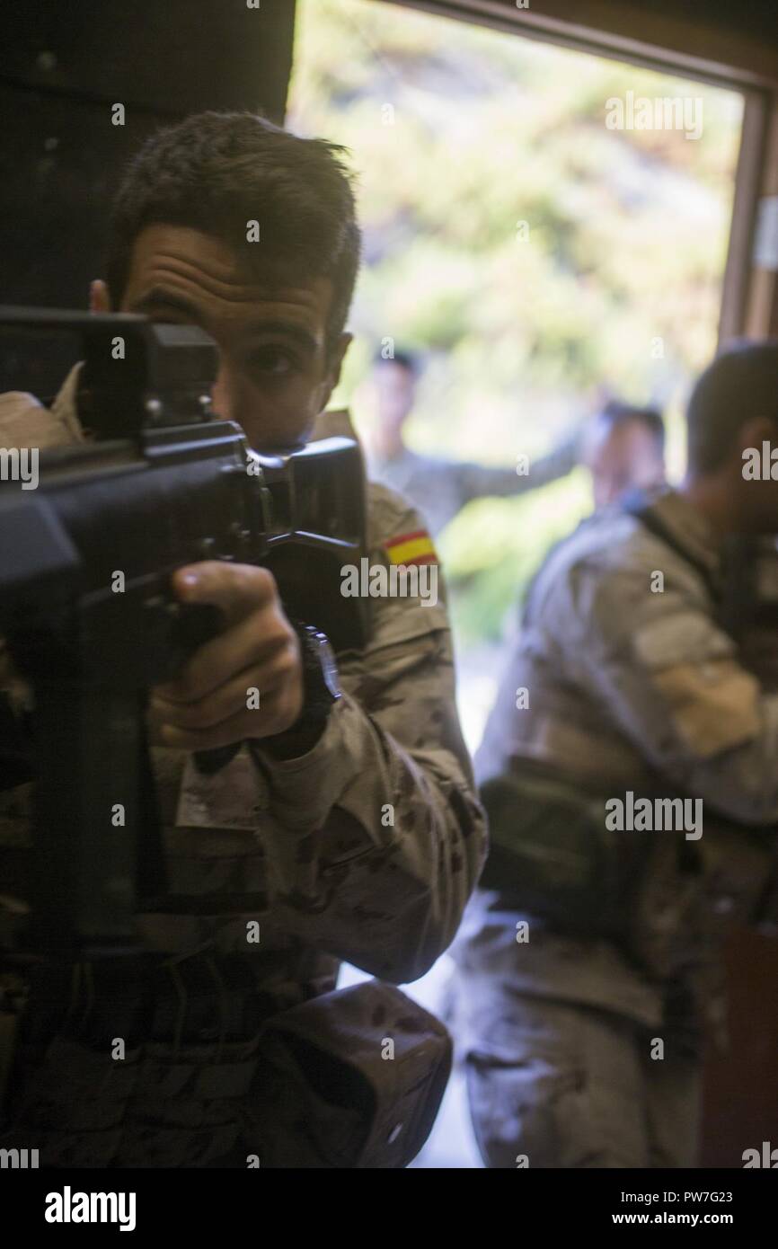 Spanish Marines clear rooms with U.S. Marines assigned to Special ...