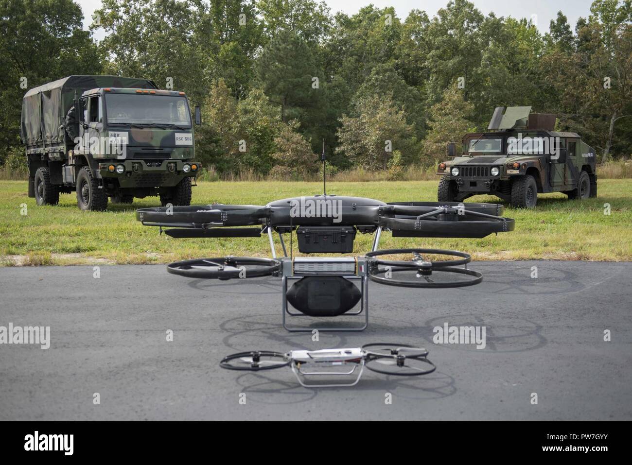 Soldiers of the 3d U.S. Infantry Regiment (The Old Guard) along with ...