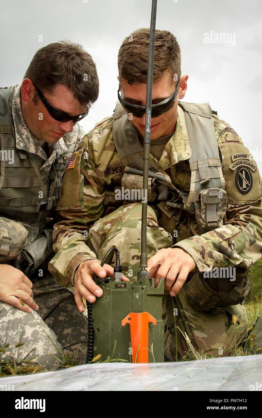 Soldier using hand signals hi-res stock photography and images - Alamy