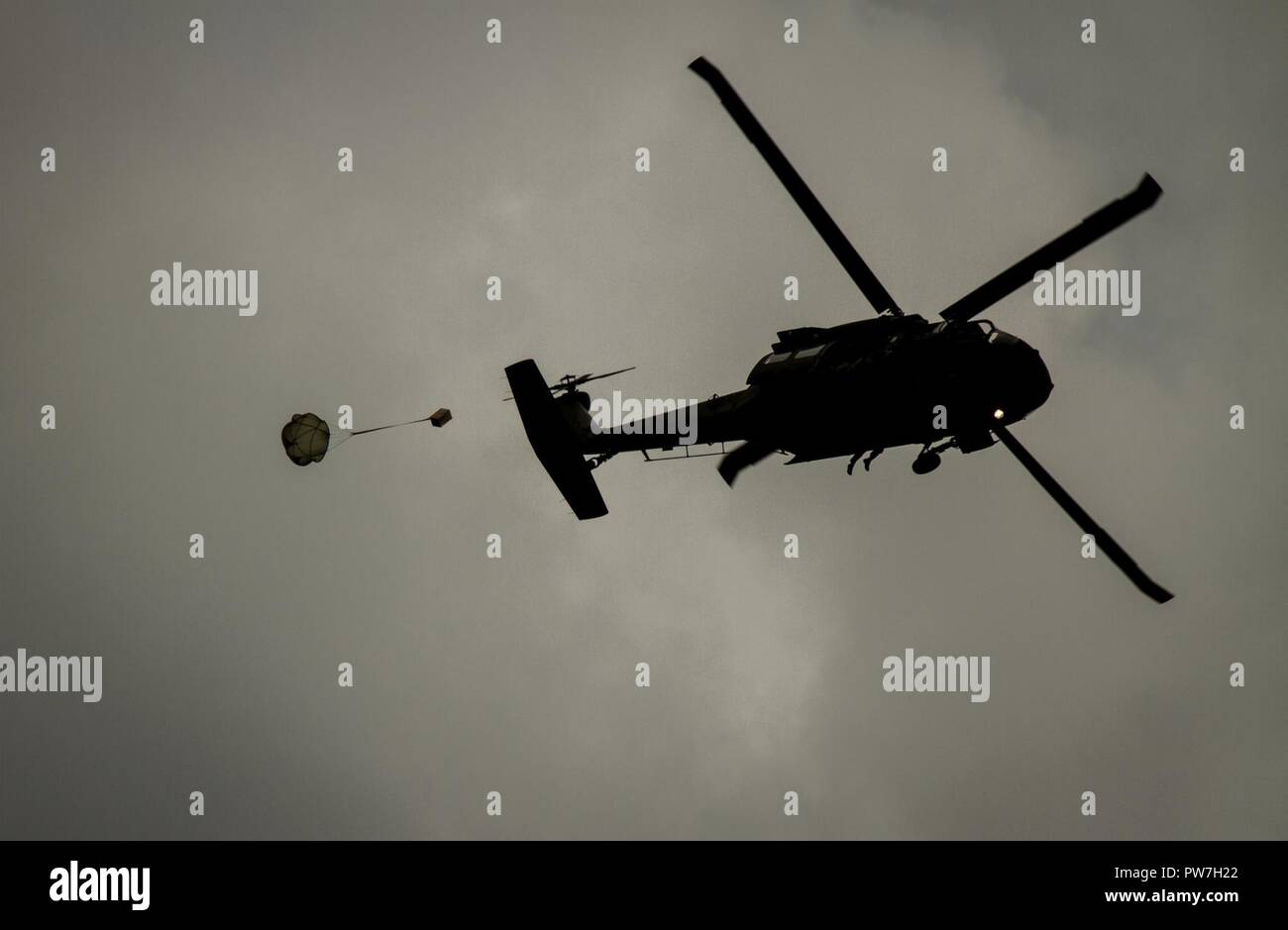 Soldier using hand signals hi-res stock photography and images - Alamy