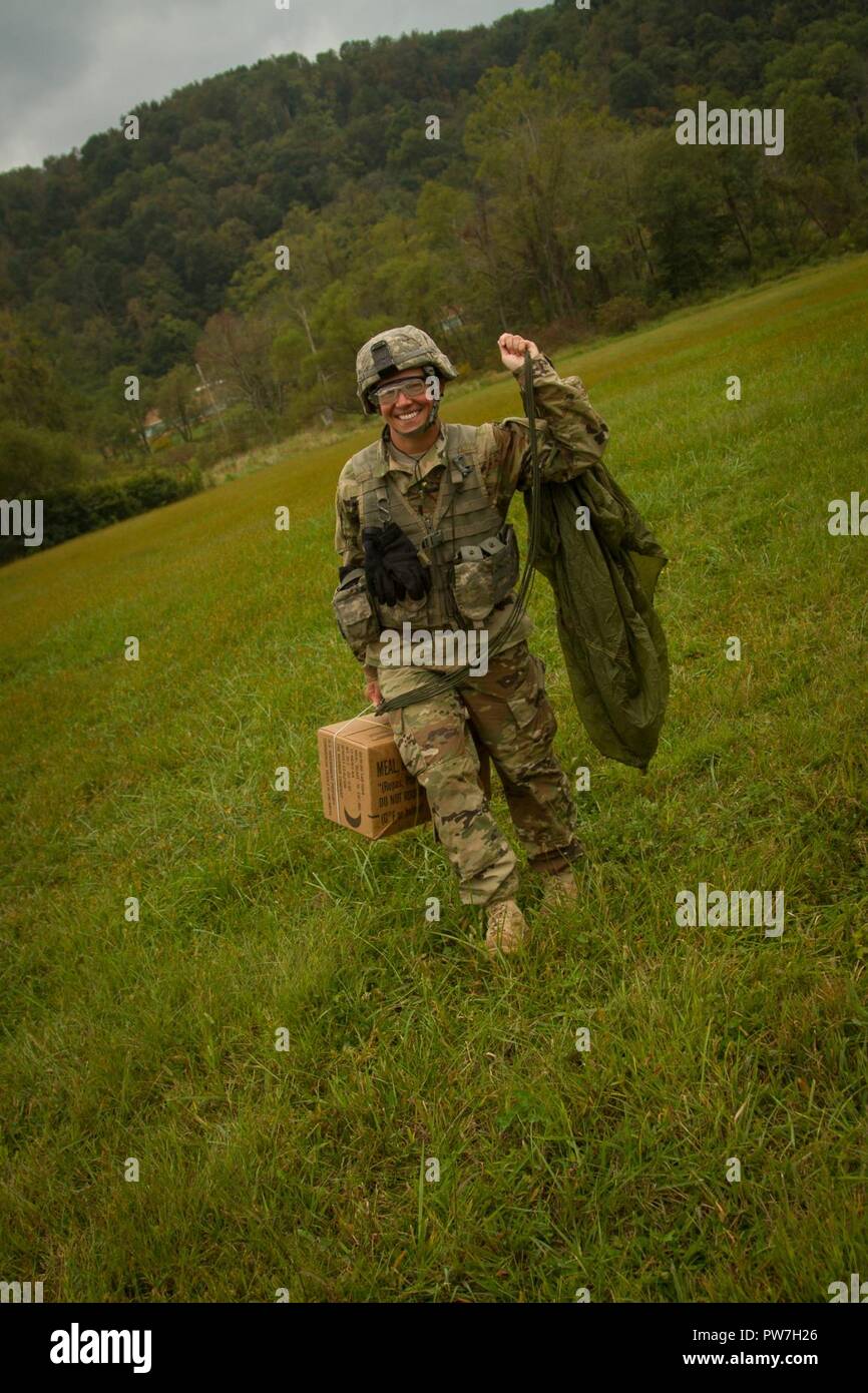 Soldier using hand signals hi-res stock photography and images - Alamy