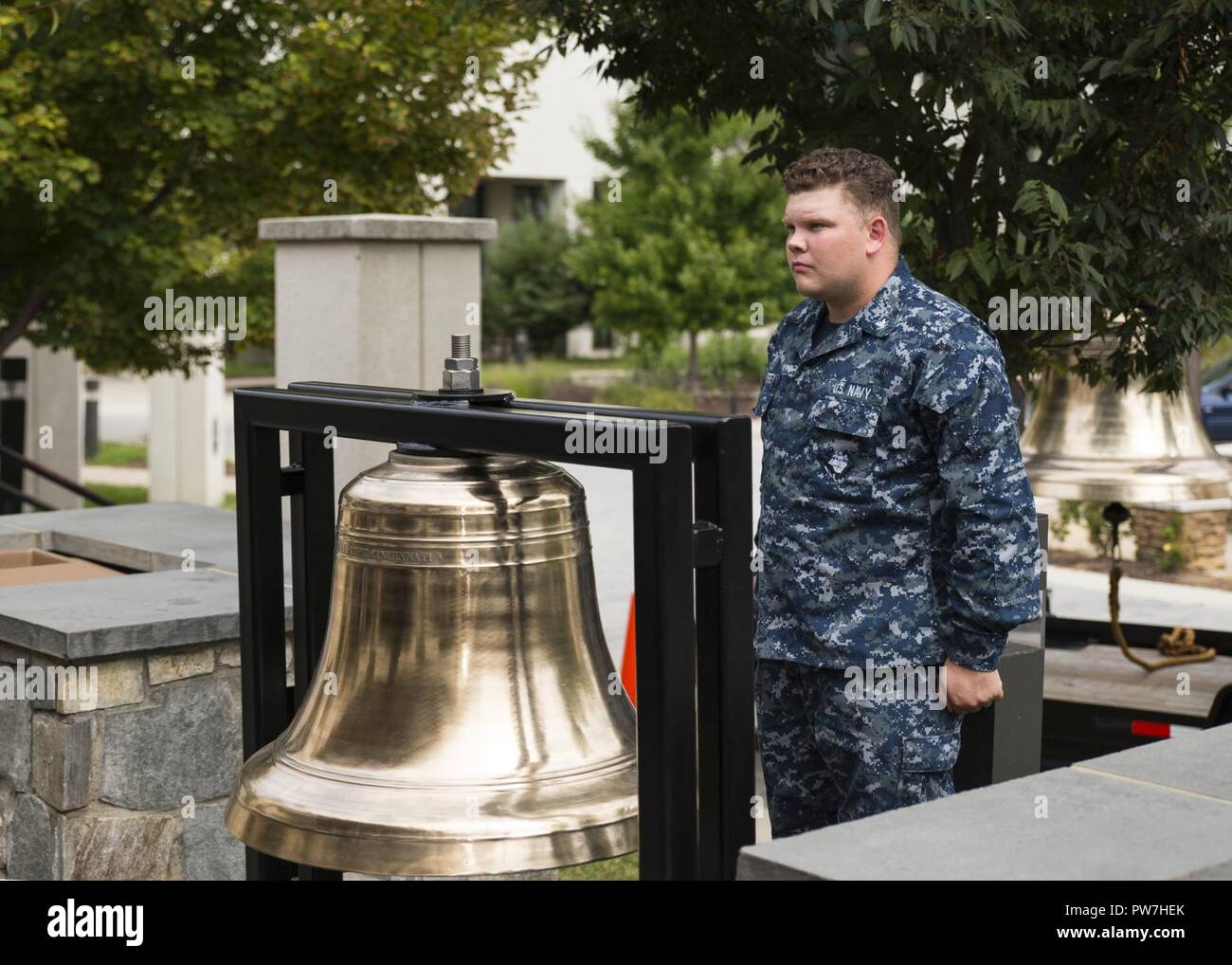 Service members and civilians on Naval Support Activity Bethesda ...