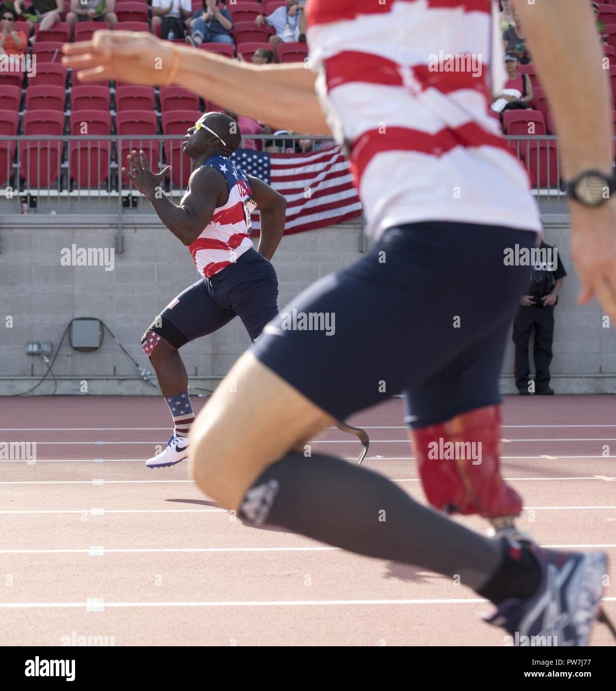 Army veteran Capt. Will Reynolds (background) and Air Force veteran ...