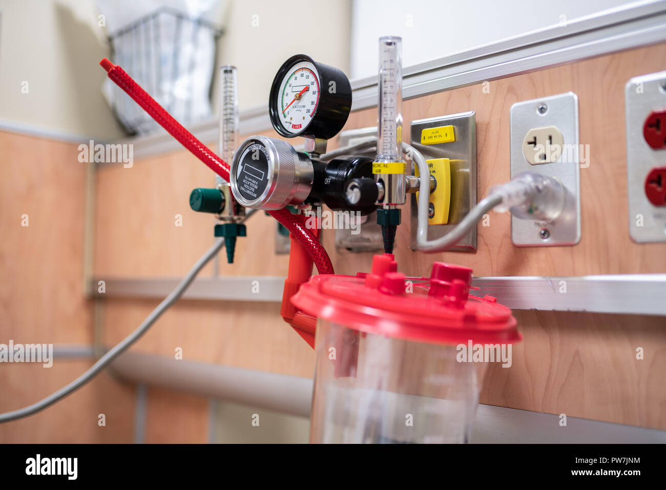 Medical oxygen delivery system in a hospital Stock Photo - Alamy