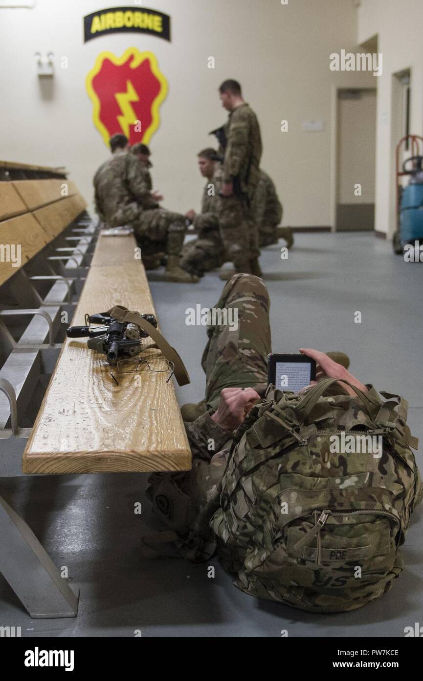 Paratroopers of the 4th Infantry Brigade Combat Team (Airborne), 25th ...