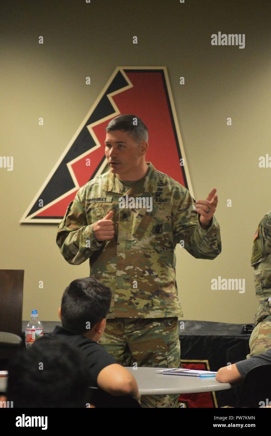 Lt. Col. Dave Clukey, commander, Phoenix Recruiting Battalion ...