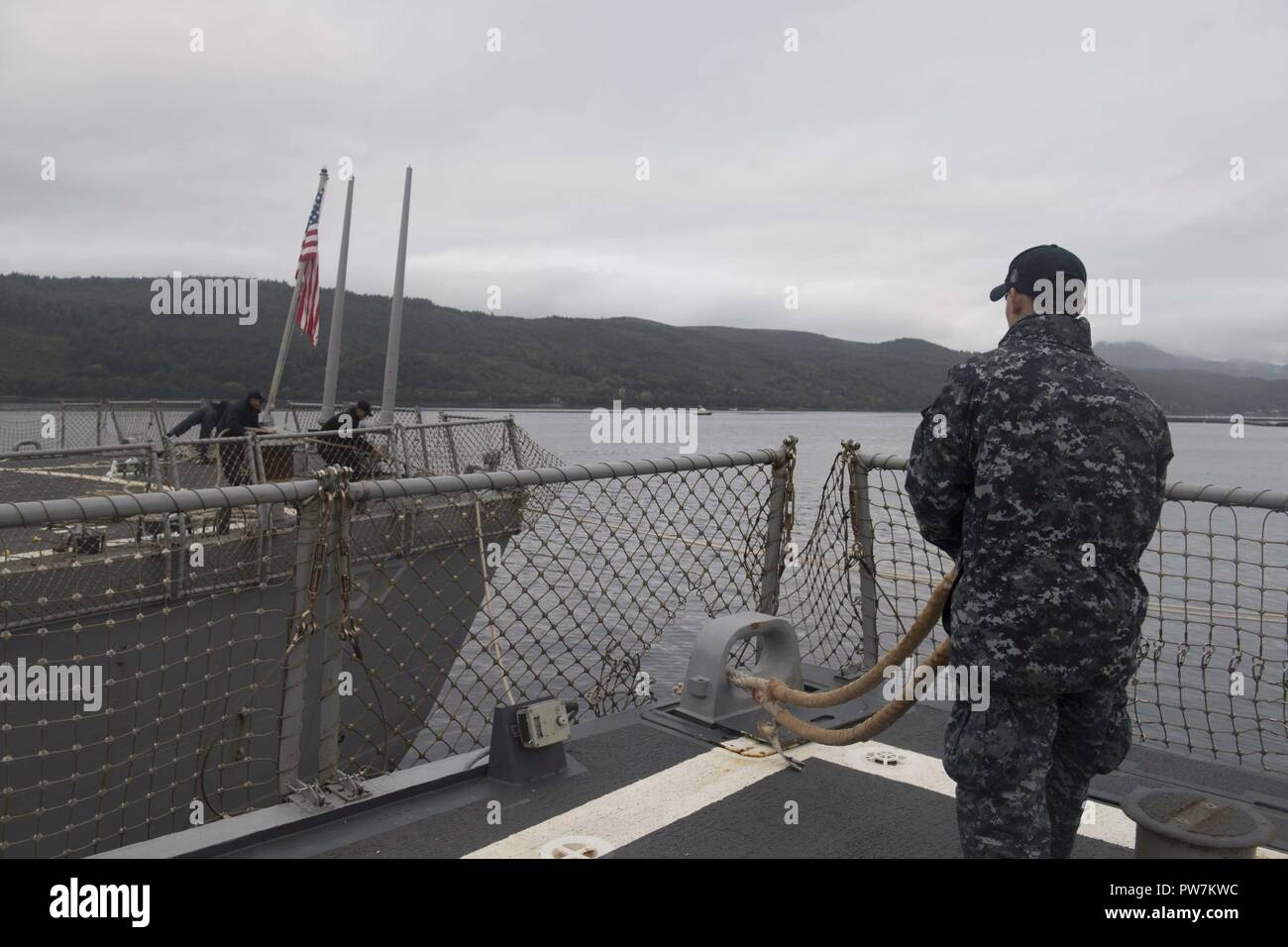 FASLANE, Scotland (Sept. 23, 2017) Seaman Joshua Schaffer heaves ...