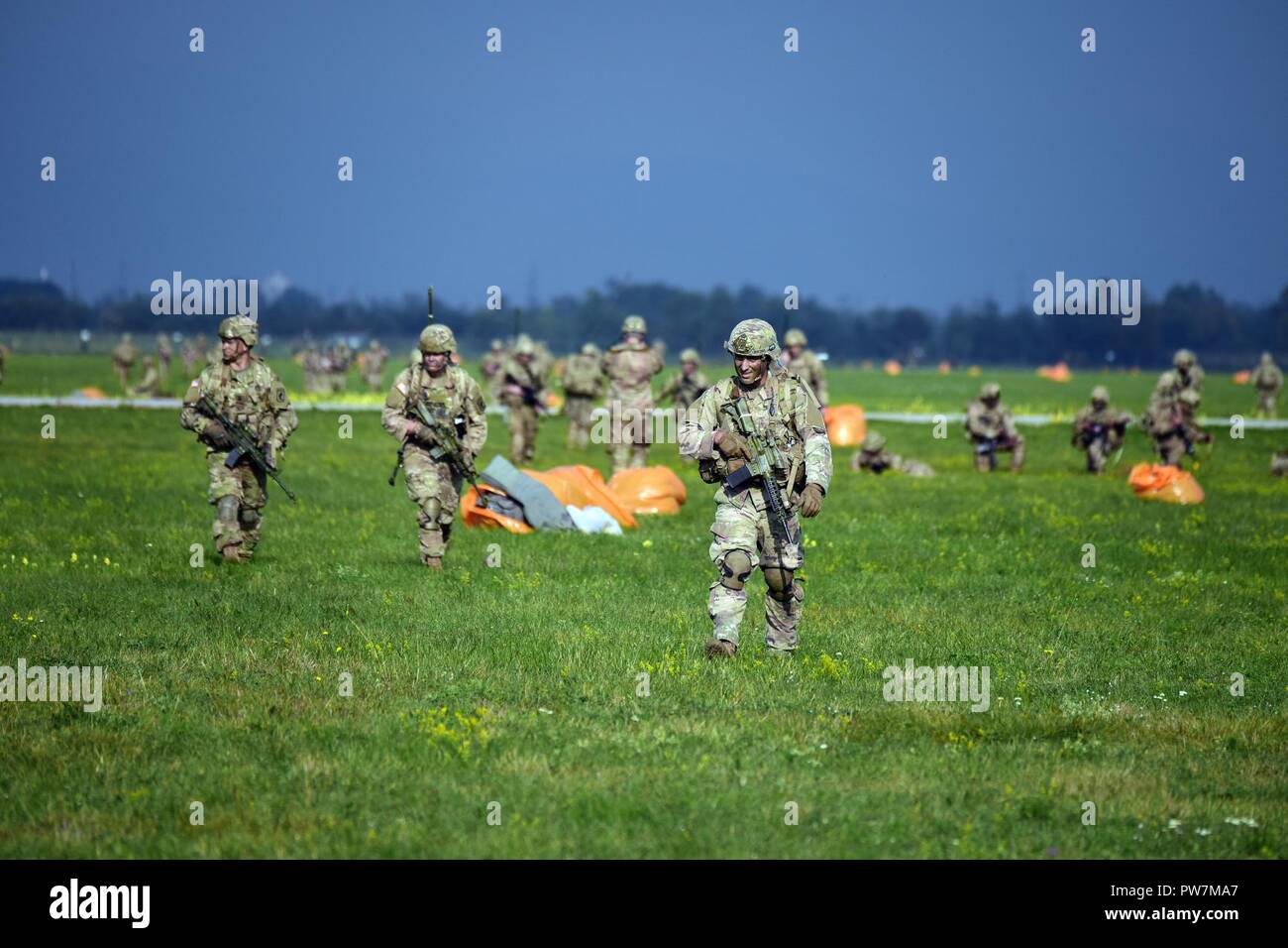 4th alpini paratroopers regiment hi-res stock photography and images ...
