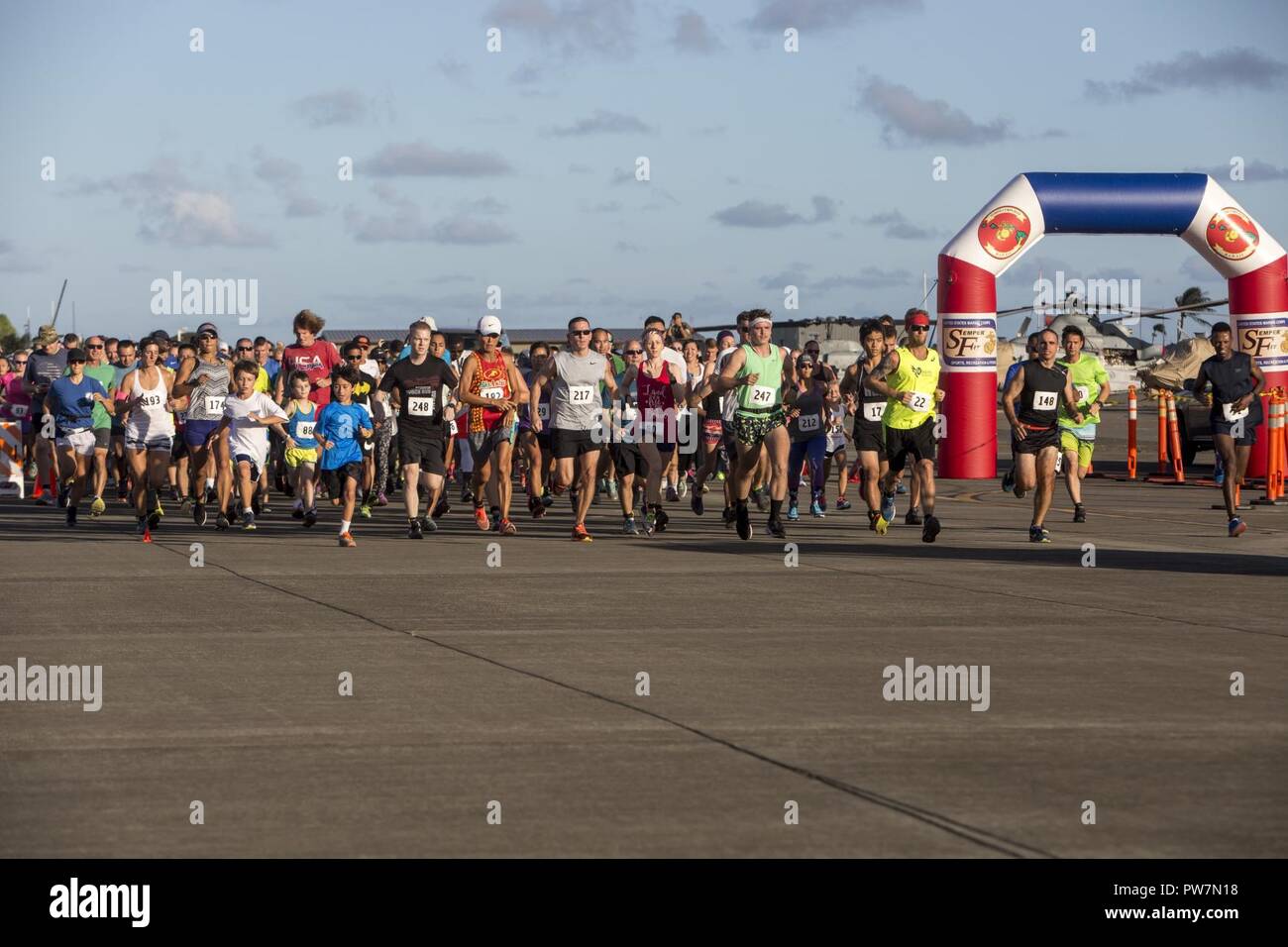 Flightline 5k hi-res stock photography and images - Alamy