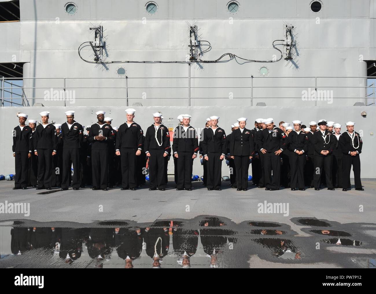 Usmc dress blues hi-res stock photography and images - Alamy