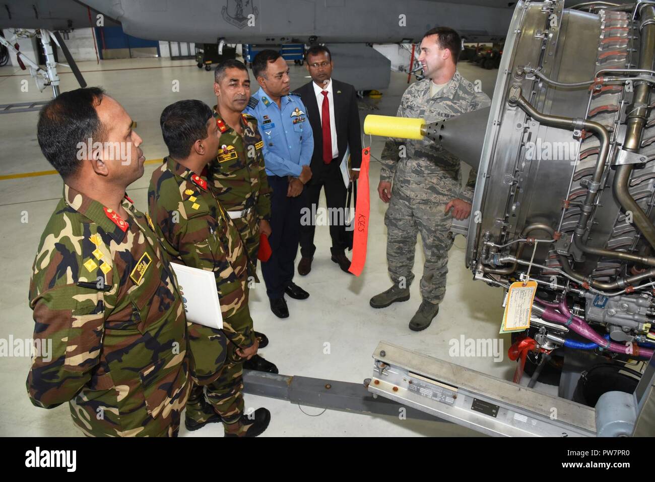 Oregon Air National Guard Staff Sgt. Mike Mitchell, 142nd Fighter Wing ...