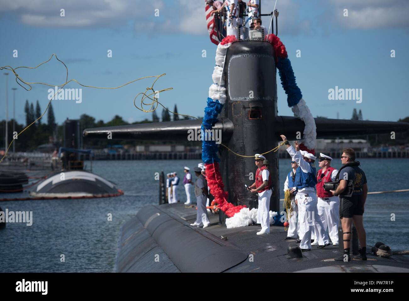 PEARL HARBOR, Hawaii (September 28, 2017) - Los Angeles-class attack ...