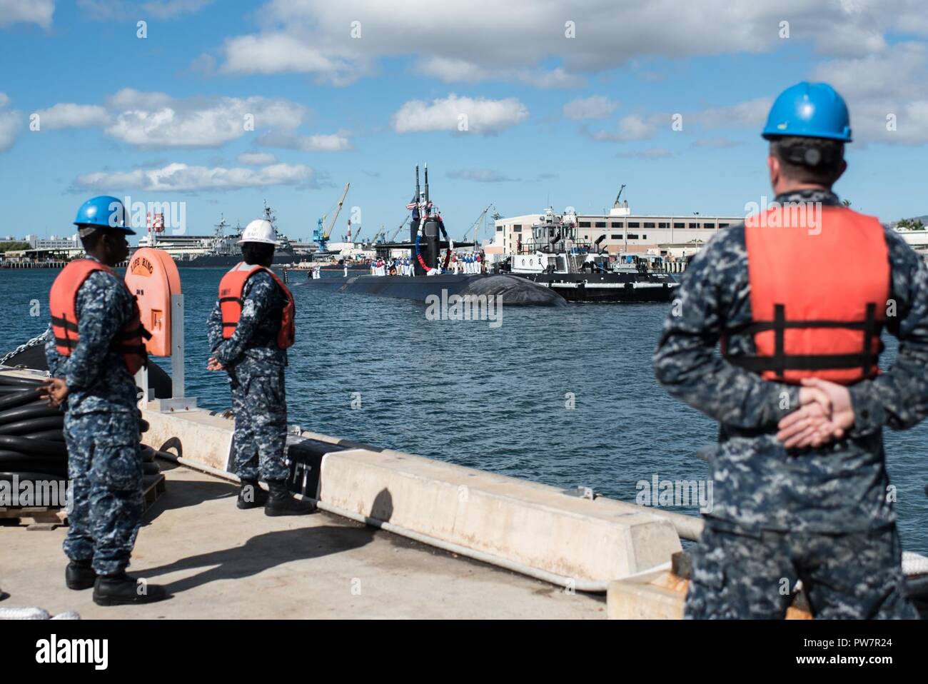 PEARL HARBOR, Hawaii (September 28, 2017) - Los Angeles-class attack ...