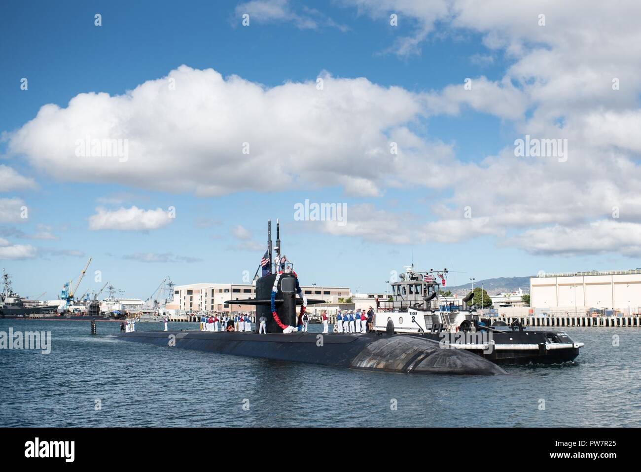 PEARL HARBOR, Hawaii (September 28, 2017) - Los Angeles-class attack ...