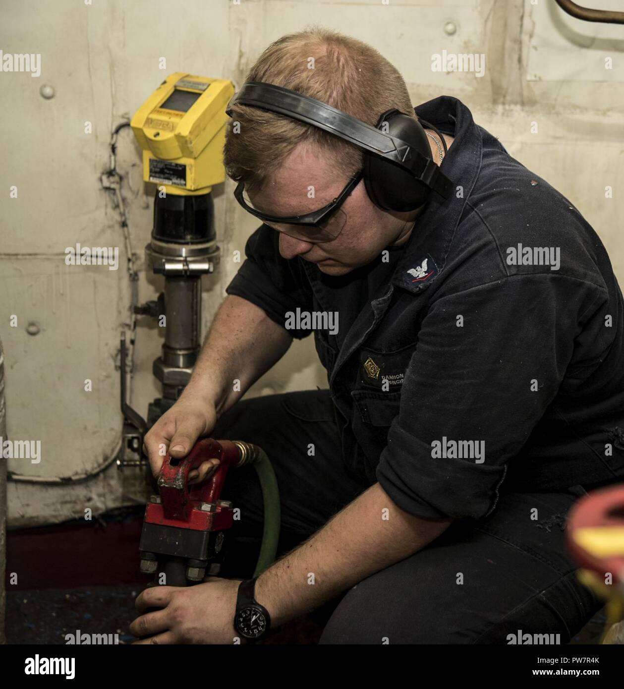 PORTSMOUTH, Va. (Sept. 27, 2017) Damage Controlman 3rd Class Damion ...