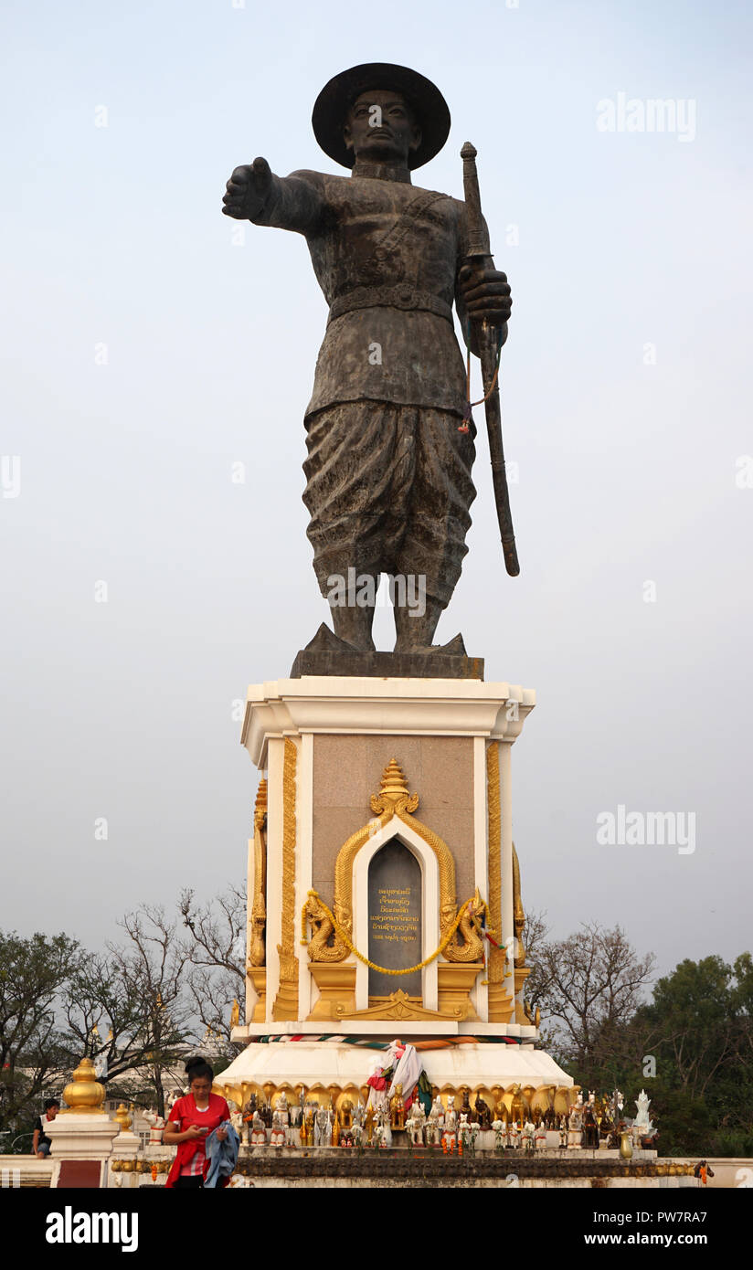 Statue des Königs Chao Anouvong, Vientiane, Laos, Asien Stock Photo - Alamy