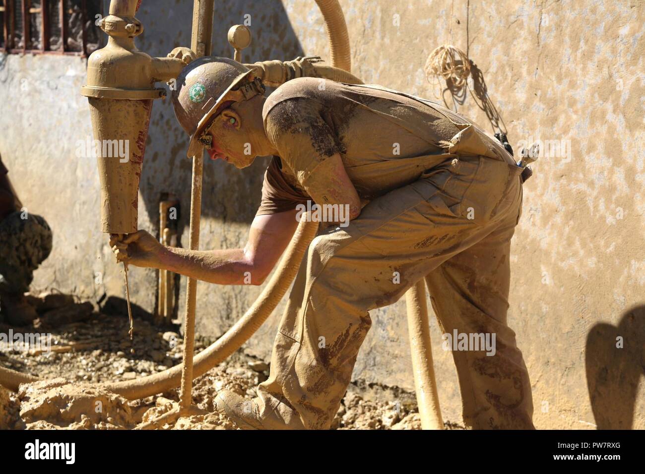 PUERTO BARRIOS, Guatemala (Sept. 27, 2017) U.S. Navy Equipment Operator ...