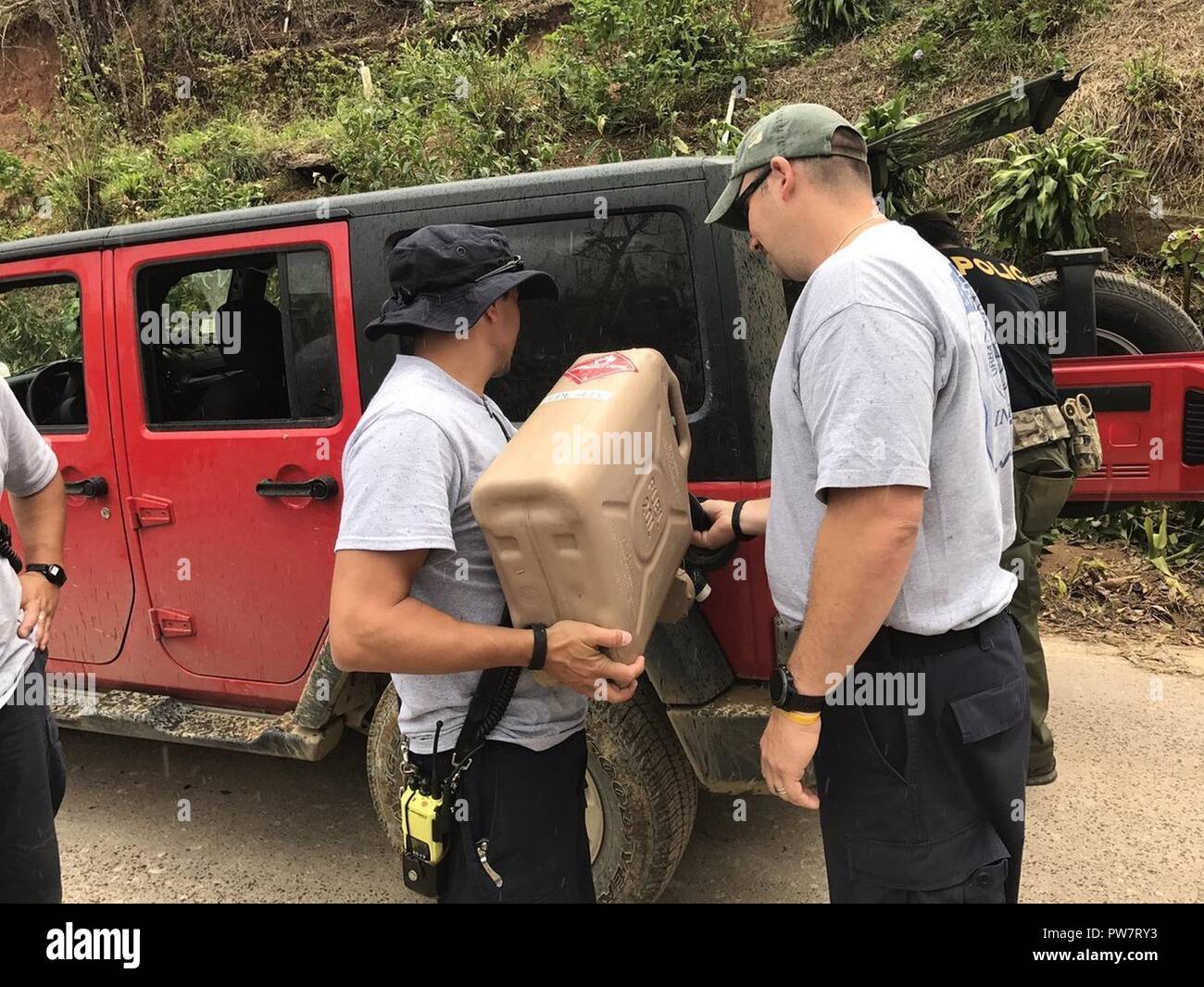 Fema urban search rescue teams hi-res stock photography and images - Alamy