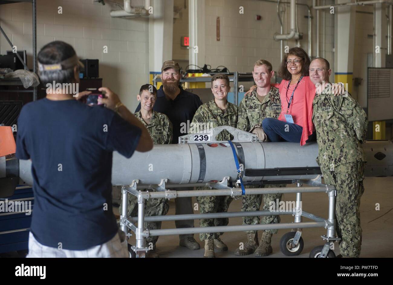 VIRGINIA BEACH, Va. (Sept. 29, 2017) Members of Expeditionary Mine ...