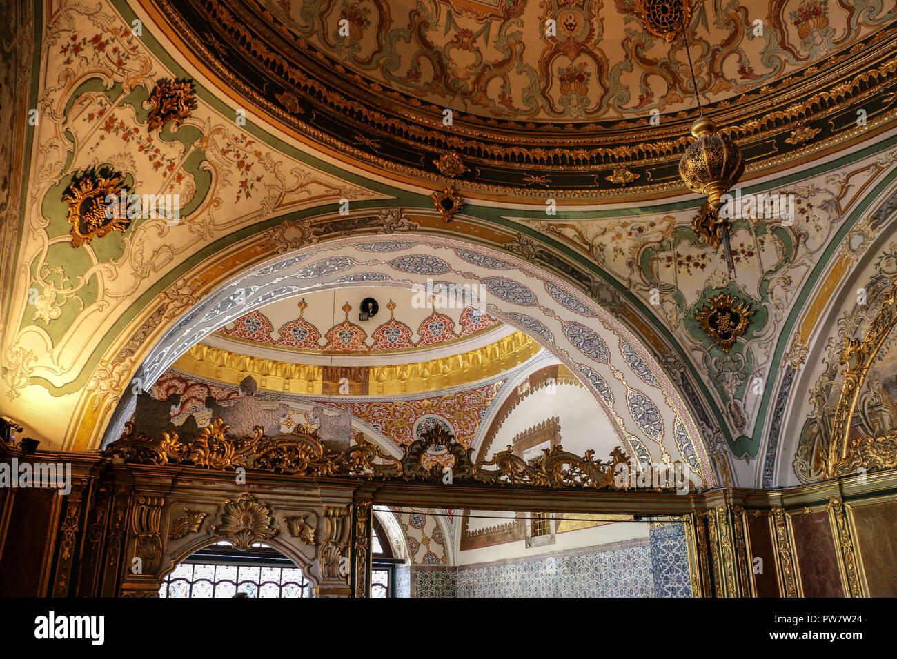 The Topkapı Palace, is a large and fantastic museum in Istanbul, Turkey ...