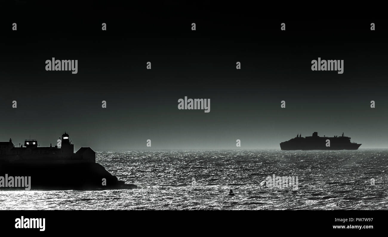 Roches Point, Cork, Ireland. 21st October, 2009. Cunard Liner Queen ...